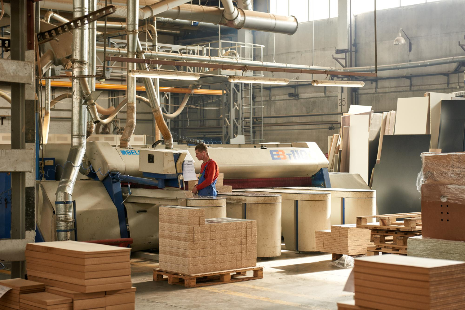 Material Handling For Warehouses And 3PLs - Detrack