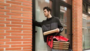 How to Handle Late Deliveries in Customer Service - Detrack